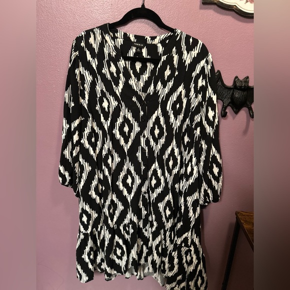 torrid | Dresses | Torrid Black And White Geometric Long Sleeve Dress ...
